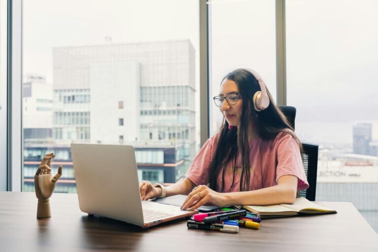 Reddit Users by Country 2026 (NEW!) - The Small Business Blog